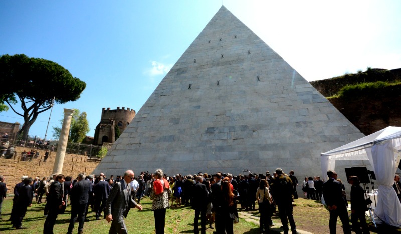 Piramide torna a splendere dopo un restauro da 2 mln di euro